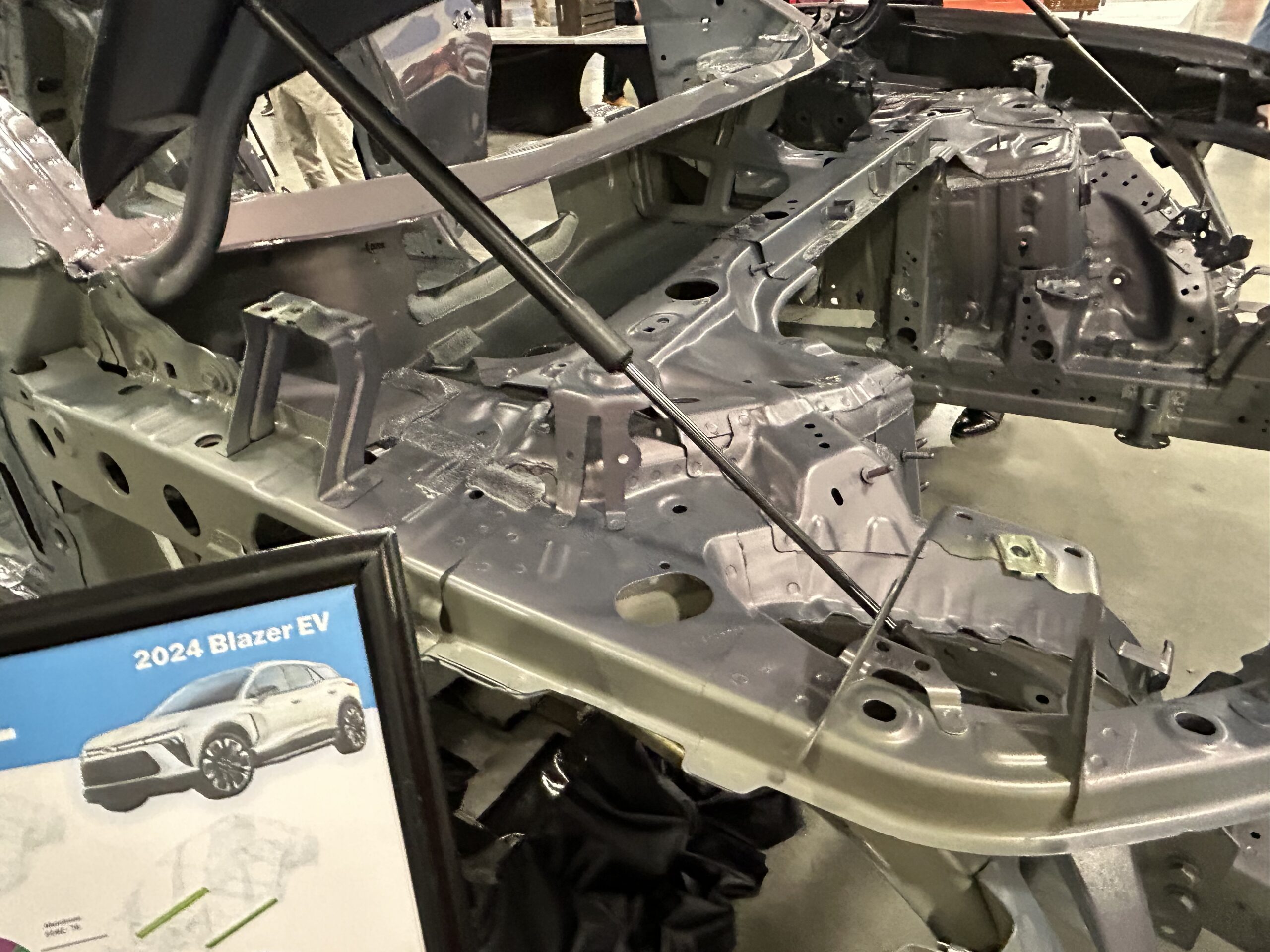 2024 Chevrolet Blazer EV Body Structure GDIS (17) - Boron Extrication