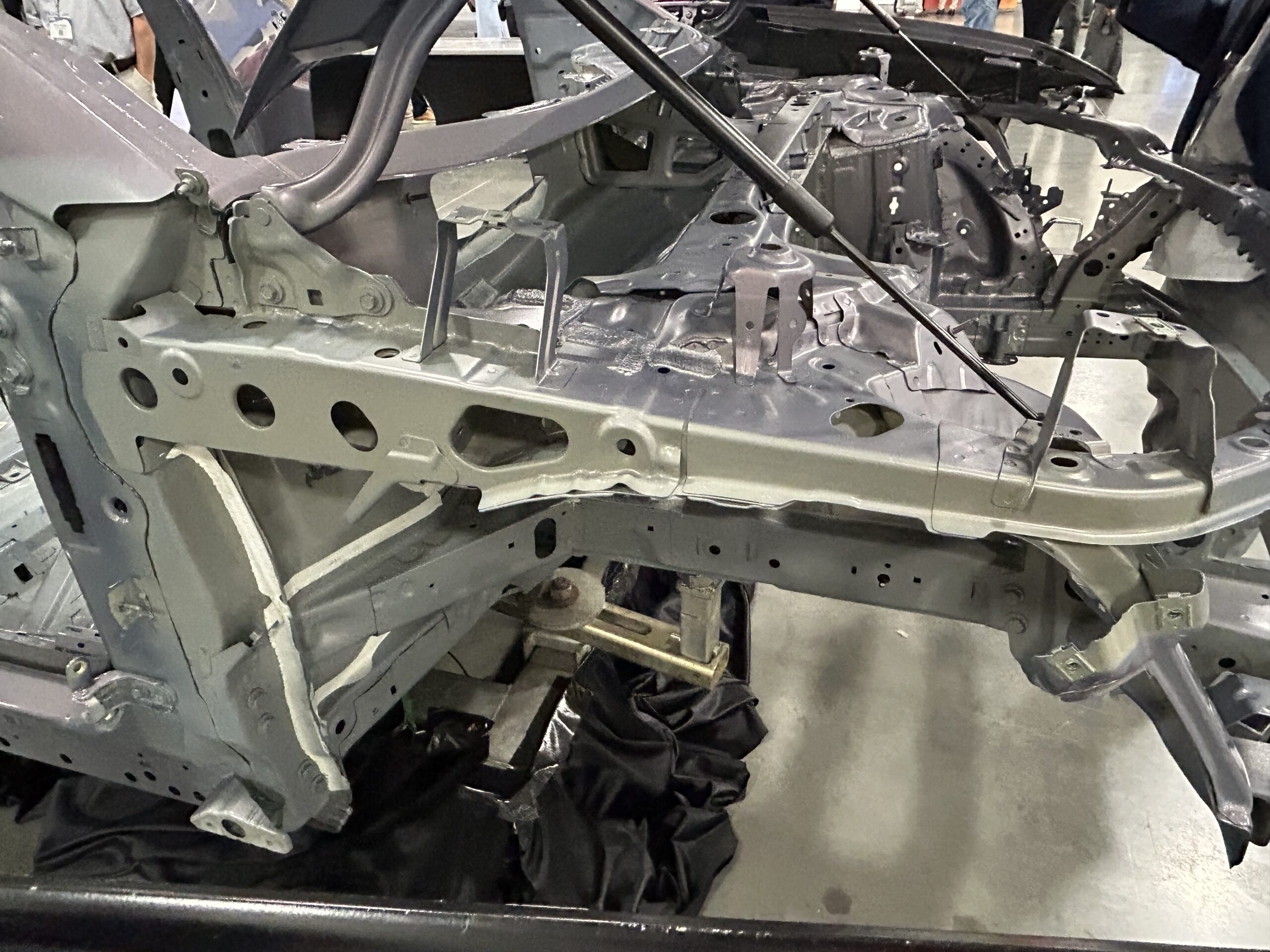 2024 Chevrolet Blazer EV Body Structure GDIS (19) - Boron Extrication