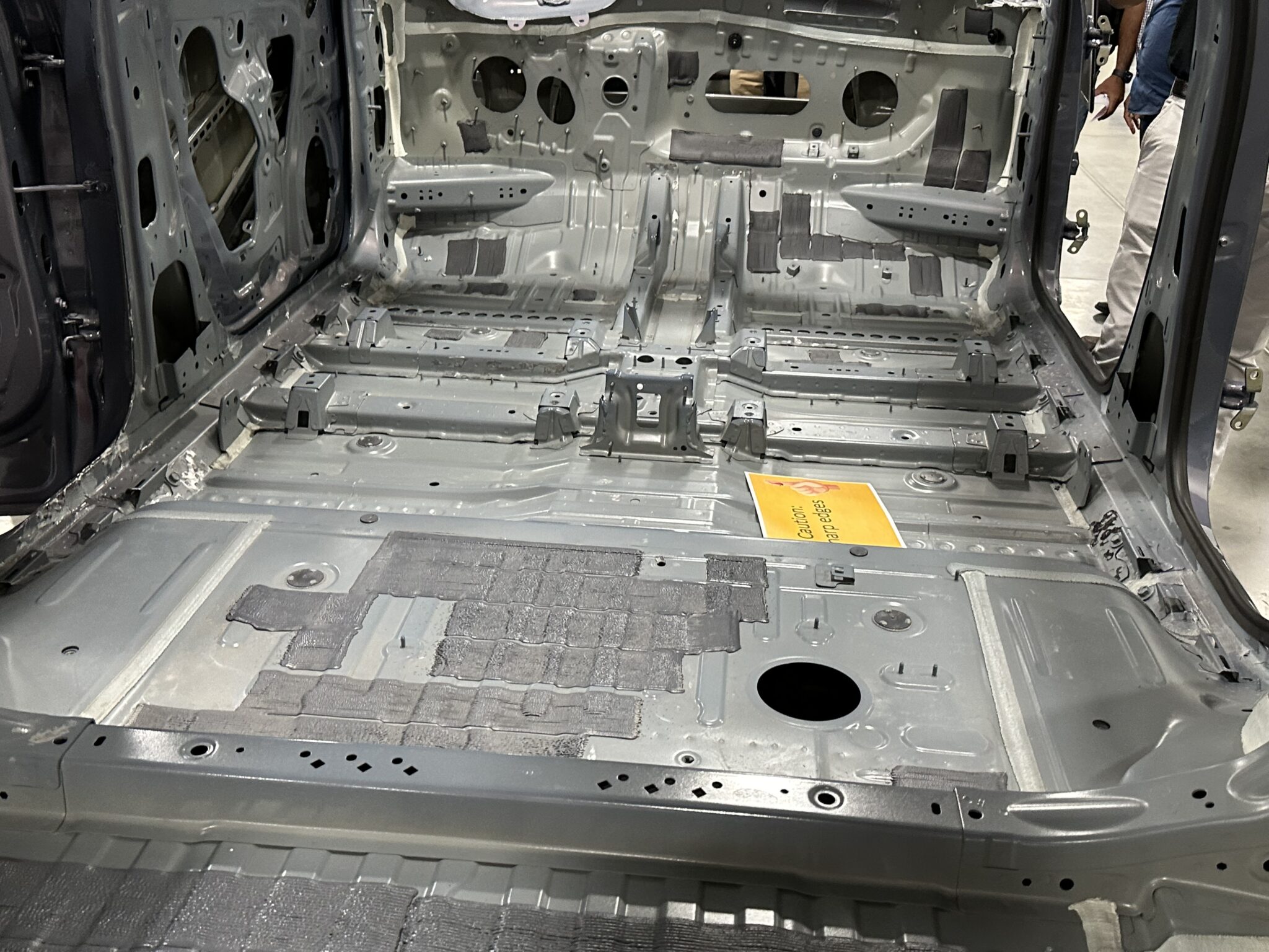 2024 Chevrolet Blazer EV Body Structure GDIS (20) - Boron Extrication