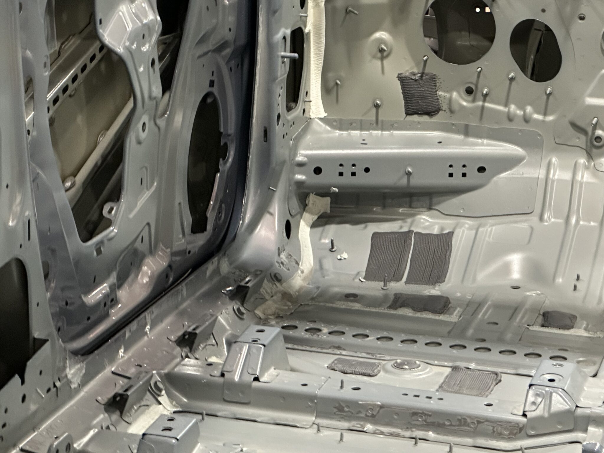 2024 Chevrolet Blazer EV Body Structure GDIS (22) - Boron Extrication