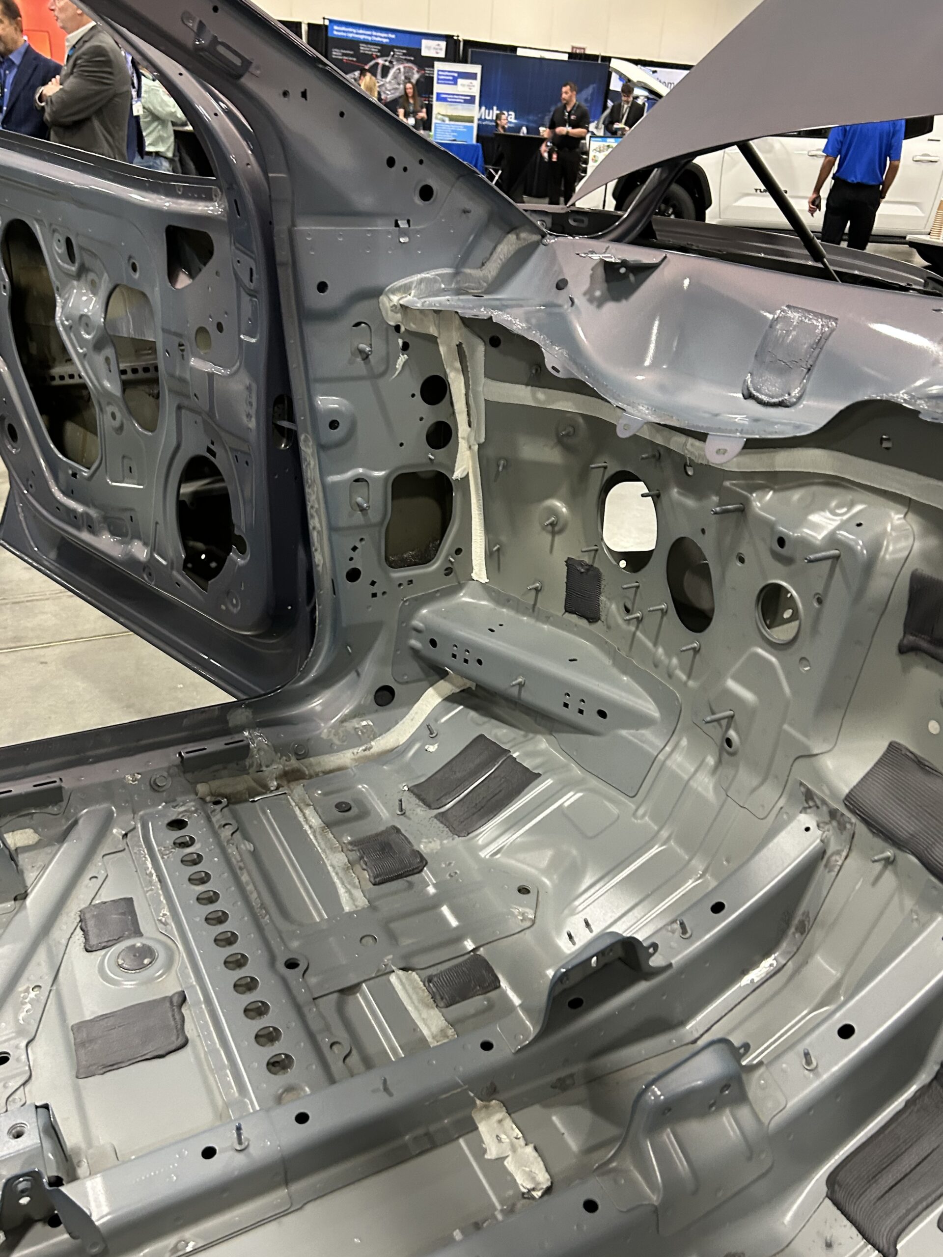 2024 Chevrolet Blazer EV Body Structure GDIS (7) - Boron Extrication